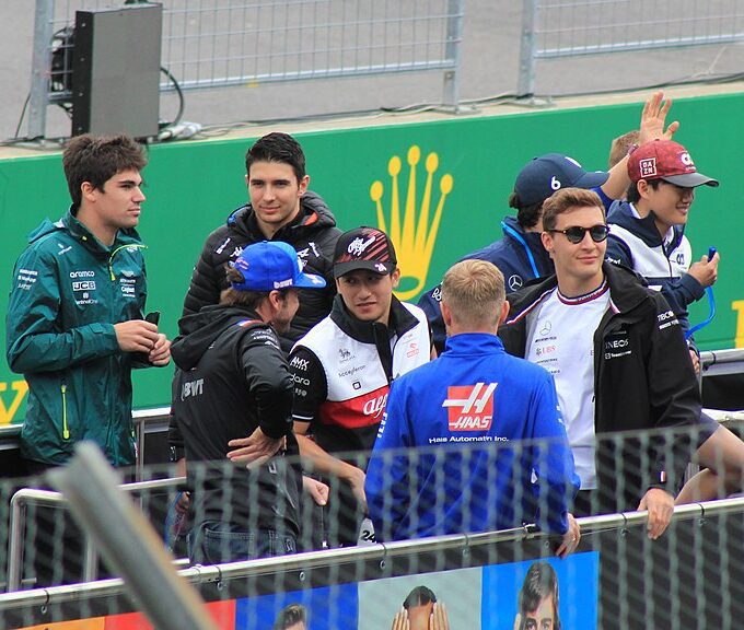 Aston Martin F1 maakt zeker kans tegenover McLaren in het klassement ...